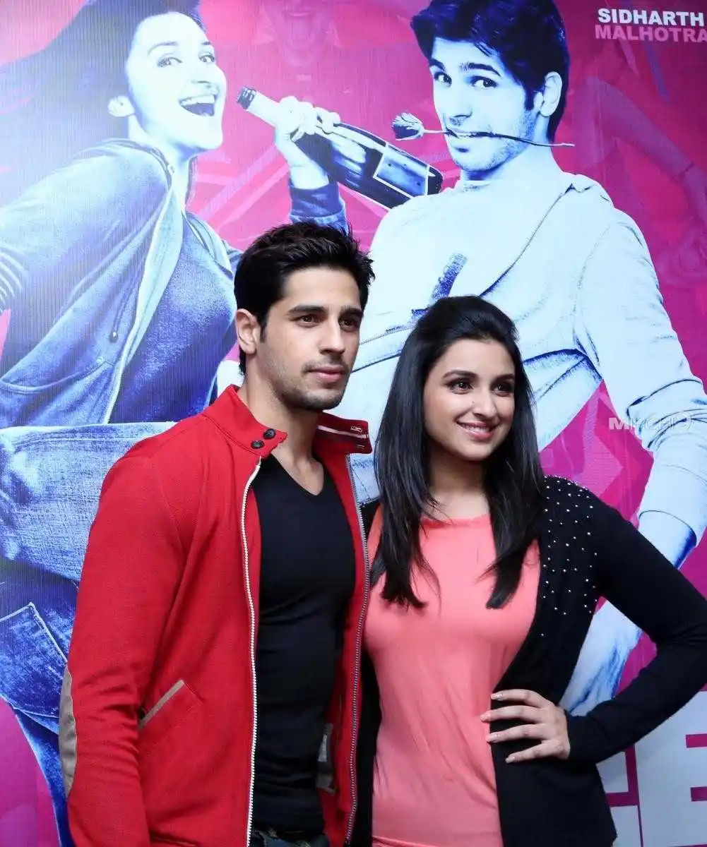 Hasse Toh Phasee: Plot, Songs, Cast, Reviews, Trailer and Movie