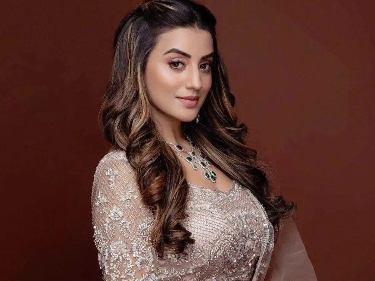 Akshara Singh - Movies, Age, Height, Controversy, Career