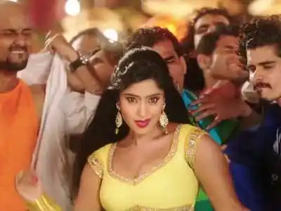 Shubhi Sharma - Movies, Career, Age, Birthday, Net Worth